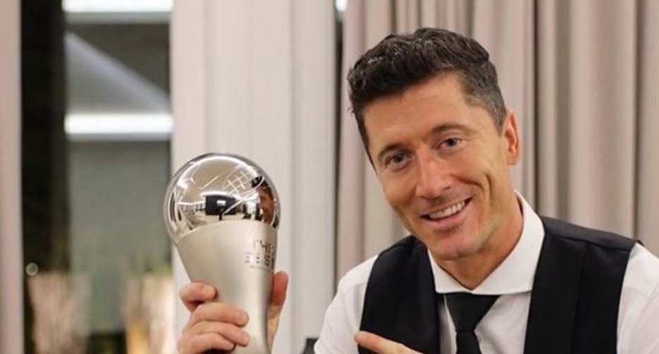Robert Lewandowski Memenangkan Penghargaan Terbaik FIFA 2021
